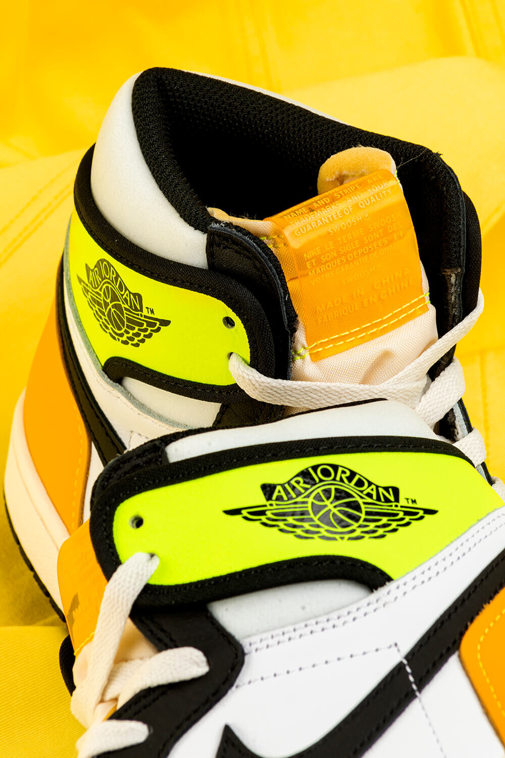 Air Jordan 1 Retro High OG «Volt Gold»